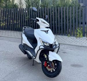 White Yamaha Cygnus 2026 in Joniskis, with an engine capacity of 49.00 L and mileage of 0 thousand km for 1350 €, photo 5 on AUTOMOTO.COM.LV
