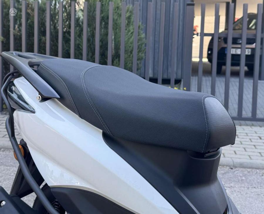 White Yamaha Cygnus 2026 in Joniskis, with an engine capacity of 49.00 L and mileage of 0 thousand km for 1350 €, photo 9 on AUTOMOTO.COM.LV