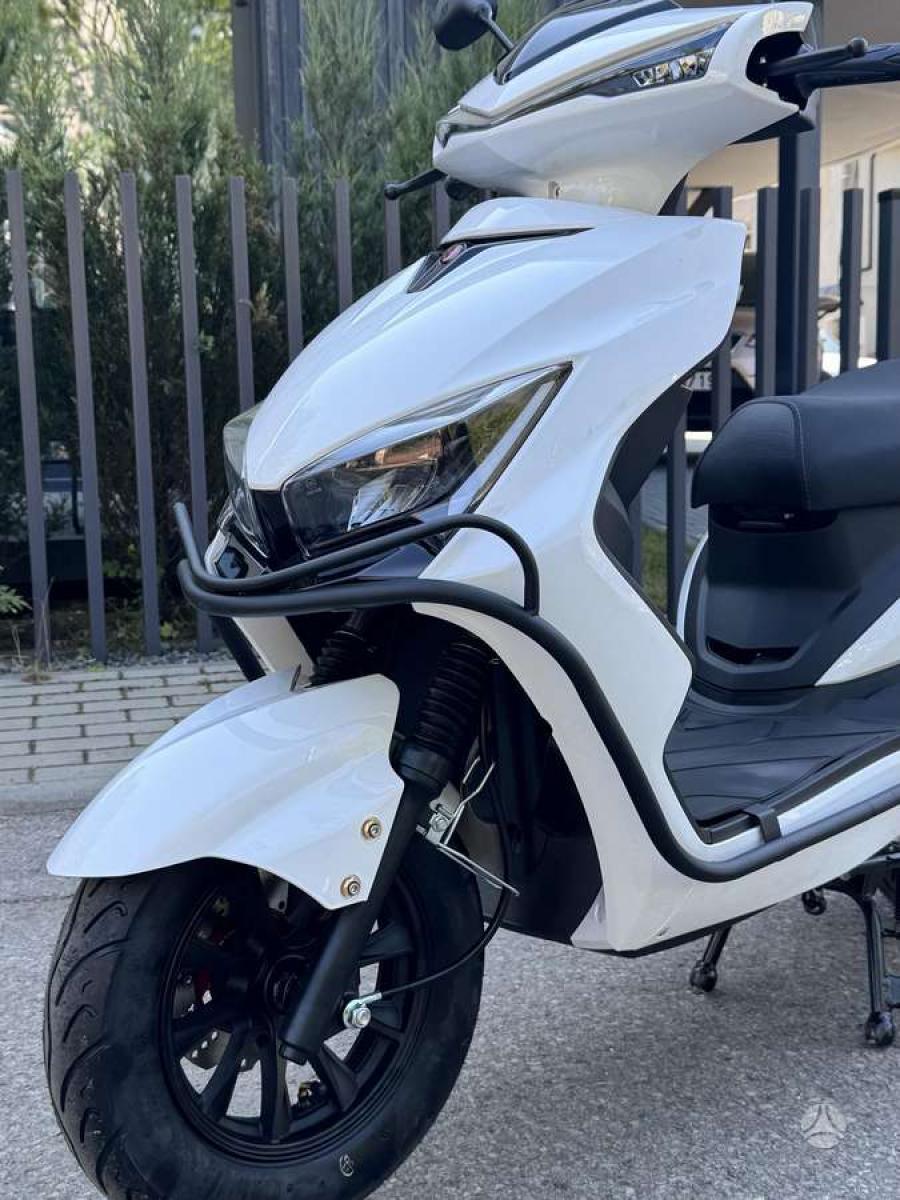 White Yamaha Cygnus 2026 in Joniskis, with an engine capacity of 49.00 L and mileage of 0 thousand km for 1350 €, photo 15 on AUTOMOTO.COM.LV