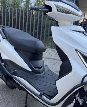 White Yamaha Cygnus 2026 in Kelme, with an engine capacity of 49.00 L and mileage of 0 thousand km for 1350 €, photo 5 on AUTOMOTO.COM.LV