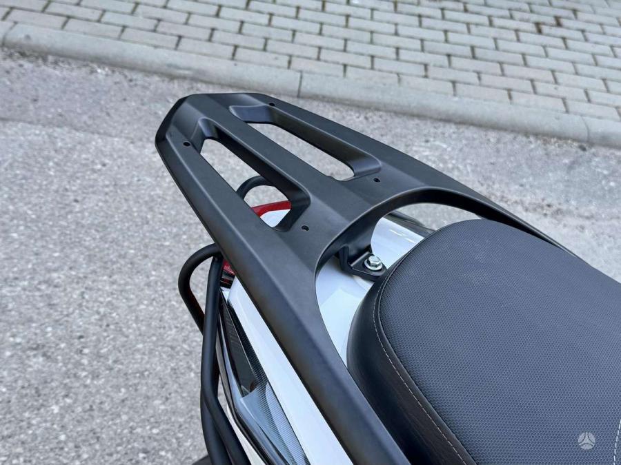 White Yamaha Cygnus 2026 in Kelme, with an engine capacity of 49.00 L and mileage of 0 thousand km for 1350 €, photo 10 on AUTOMOTO.COM.LV