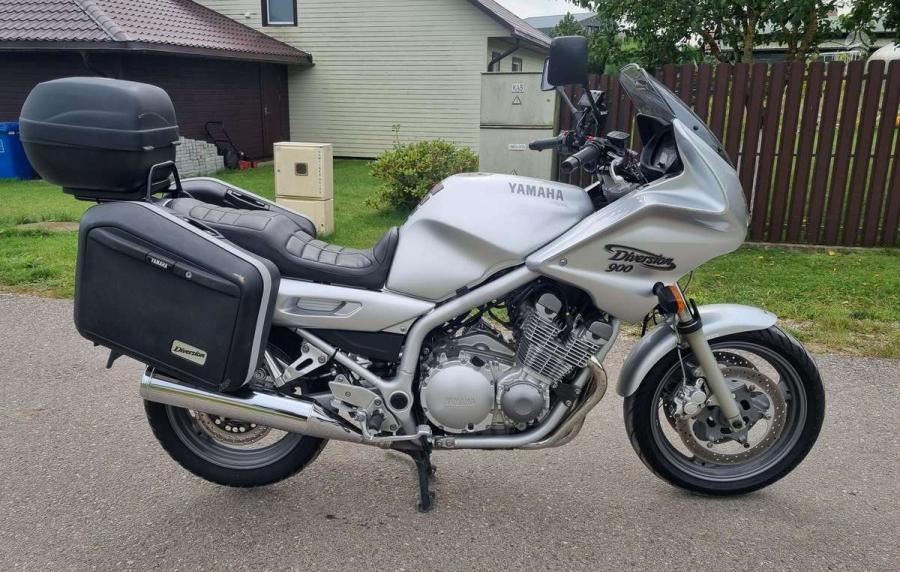 Pelēks Yamaha Diversion 2003 Prienai, ar dzinēja tilpumu 0.90 L un nobraukumu 38 tūkst. km par 2700 €, foto 4 vietnē AUTOMOTO.COM.LV