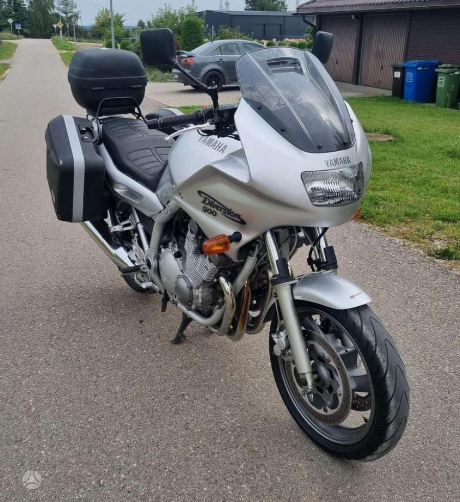 Pelēks Yamaha Diversion 2003 Prienai, ar dzinēja tilpumu 0.90 L un nobraukumu 38 tūkst. km par 2700 €, foto 5 vietnē AUTOMOTO.COM.LV