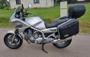 Pelēks Yamaha Diversion 2003 Prienai, ar dzinēja tilpumu 0.90 L un nobraukumu 38 tūkst. km par 2700 €, foto 9 vietnē AUTOMOTO.COM.LV