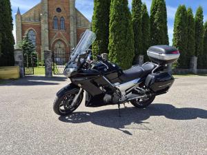 Melns Yamaha FJR 1300 2001 Viļņa, ar dzinēja tilpumu 1.30 L un nobraukumu 83 tūkst. km par 2650 €, foto  vietnē AUTOMOTO.COM.LV