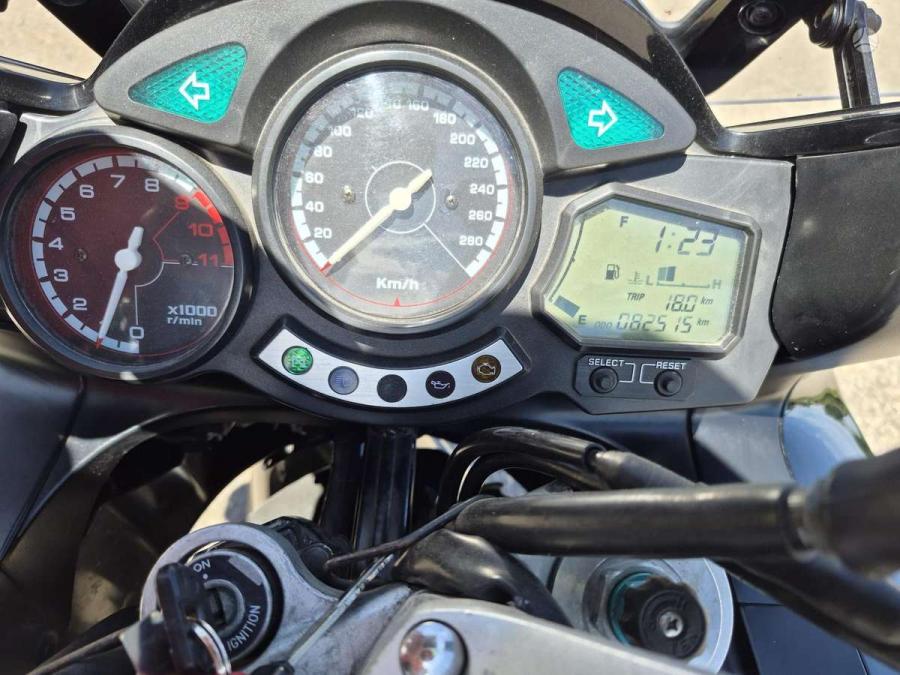 Черный Ямаха FJR 1300 2001 в Вильнюс, объемом двигателя 1.30 л и пробегом 83 тыс. км за 2650 €, фото 5 на AUTOMOTO.COM.LV