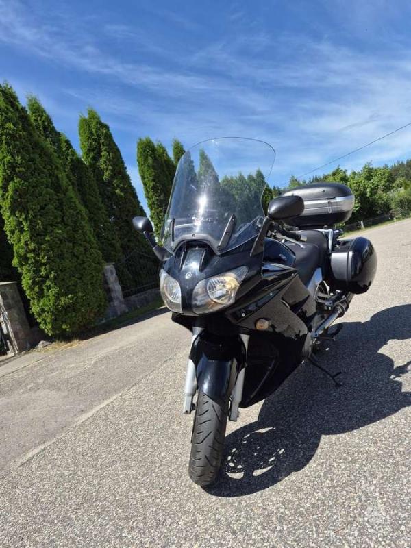 Black Yamaha FJR 1300 2001 in Vilnius, with an engine capacity of 1.30 L and mileage of 83 thousand km for 2650 €, photo 5 on AUTOMOTO.COM.LV