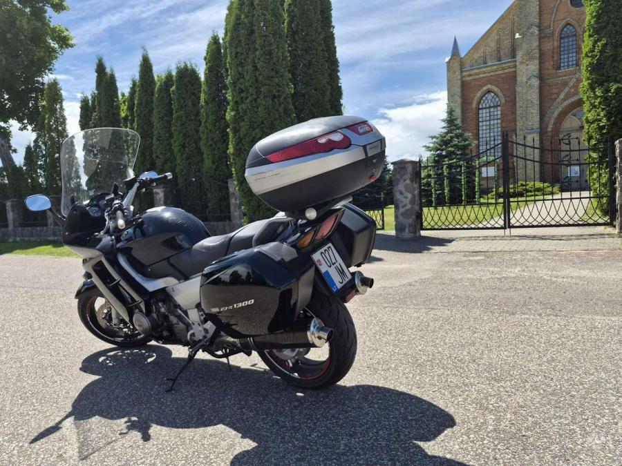 Черный Ямаха FJR 1300 2001 в Вильнюс, объемом двигателя 1.30 л и пробегом 83 тыс. км за 2650 €, фото 7 на AUTOMOTO.COM.LV