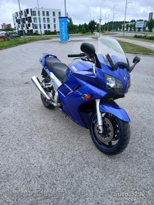 Zils Yamaha FJR 1300 2001 Rapla, ar dzinēja tilpumu 1.30 L un nobraukumu 43 tūkst. km par 2900 €, foto  vietnē AUTOMOTO.COM.LV