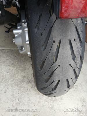 Zils Yamaha FJR 1300 2001 Rapla, ar dzinēja tilpumu 1.30 L un nobraukumu 43 tūkst. km par 2900 €, foto 6 vietnē AUTOMOTO.COM.LV