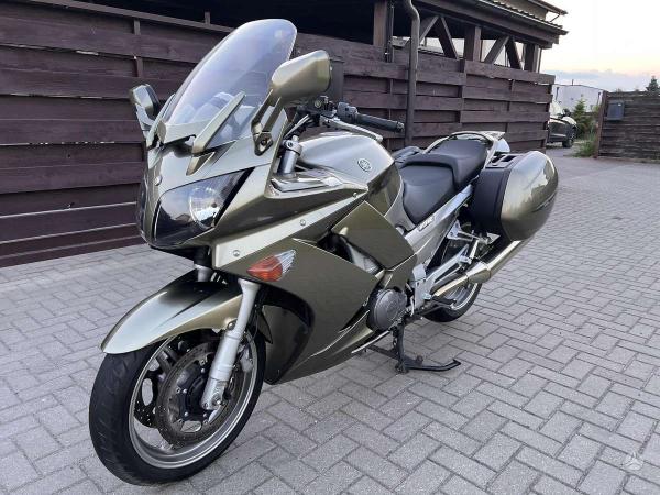 Brūns Yamaha FJR 1300 2006 Viļņa, ar dzinēja tilpumu 1.30 L un nobraukumu 36 tūkst. km par 5600 €, foto 1 vietnē AUTOMOTO.COM.LV