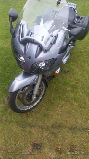 Серый Ямаха FJR 1300 2003 в Таллин, объемом двигателя 1.30 л и пробегом 50 тыс. км за 3500 €, фото  на AUTOMOTO.COM.LV