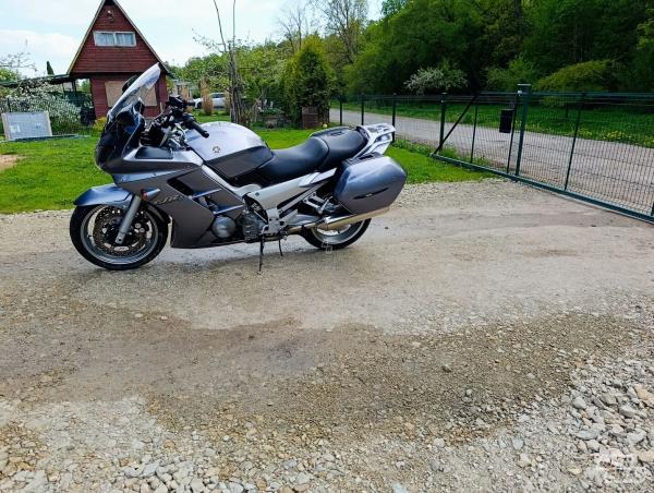 Grey Yamaha FJR 1300 2005 in Vilnius, with an engine capacity of 1.30 L and mileage of 79 thousand km for 3600 €, photo 3 on AUTOMOTO.COM.LV