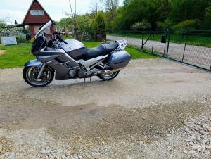Серый Ямаха FJR 1300 2005 в Вильнюс, объемом двигателя 1.30 л и пробегом 79 тыс. км за 3600 €, фото 4 на AUTOMOTO.COM.LV
