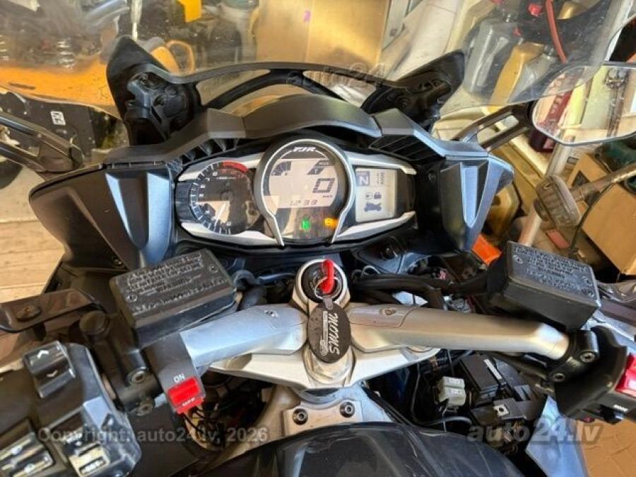 Grey Yamaha FJR 1300 2015 in Tallinn, with an engine capacity of 1.30 L and mileage of 36 thousand km for 10200 €, photo 4 on AUTOMOTO.COM.LV