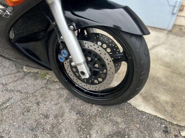 Yamaha FJR 1300 2001 in Birstonas, with an engine capacity of 1.30 L and mileage of 38 thousand km for 3299 €, photo 9 on AUTOMOTO.COM.LV