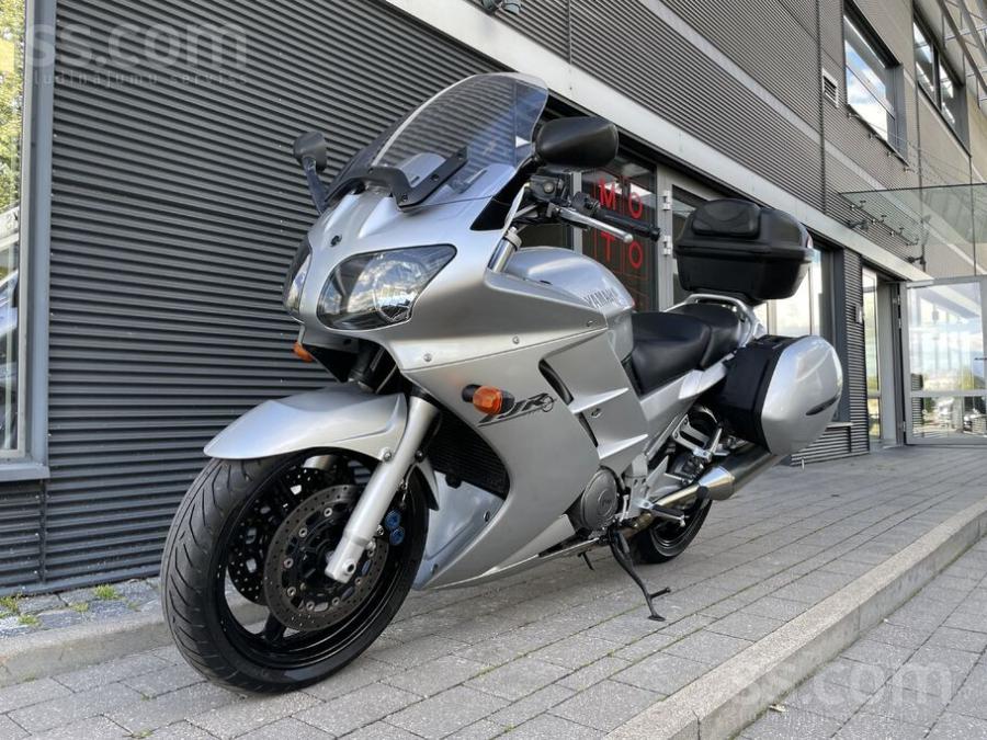 Yamaha FJR 1300 2003 in Riga, with an engine capacity of 1.30 L and mileage of 0 thousand km for 3399 €, photo 1 on AUTOMOTO.COM.LV