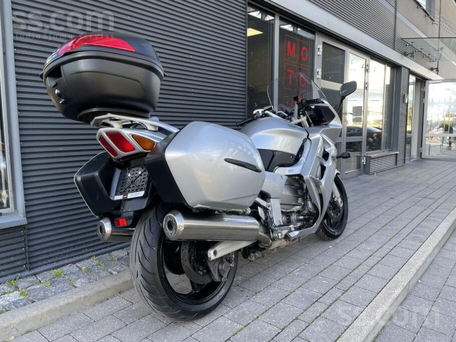 Yamaha FJR 1300 2003 in Riga, with an engine capacity of 1.30 L and mileage of 0 thousand km for 3399 €, photo 5 on AUTOMOTO.COM.LV