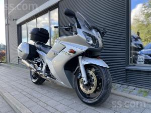 Yamaha FJR 1300 2003 in Riga, with an engine capacity of 1.30 L and mileage of 0 thousand km for 3399 €, photo 7 on AUTOMOTO.COM.LV