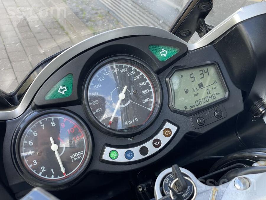 Yamaha FJR 1300 2003 in Riga, with an engine capacity of 1.30 L and mileage of 0 thousand km for 3399 €, photo 8 on AUTOMOTO.COM.LV