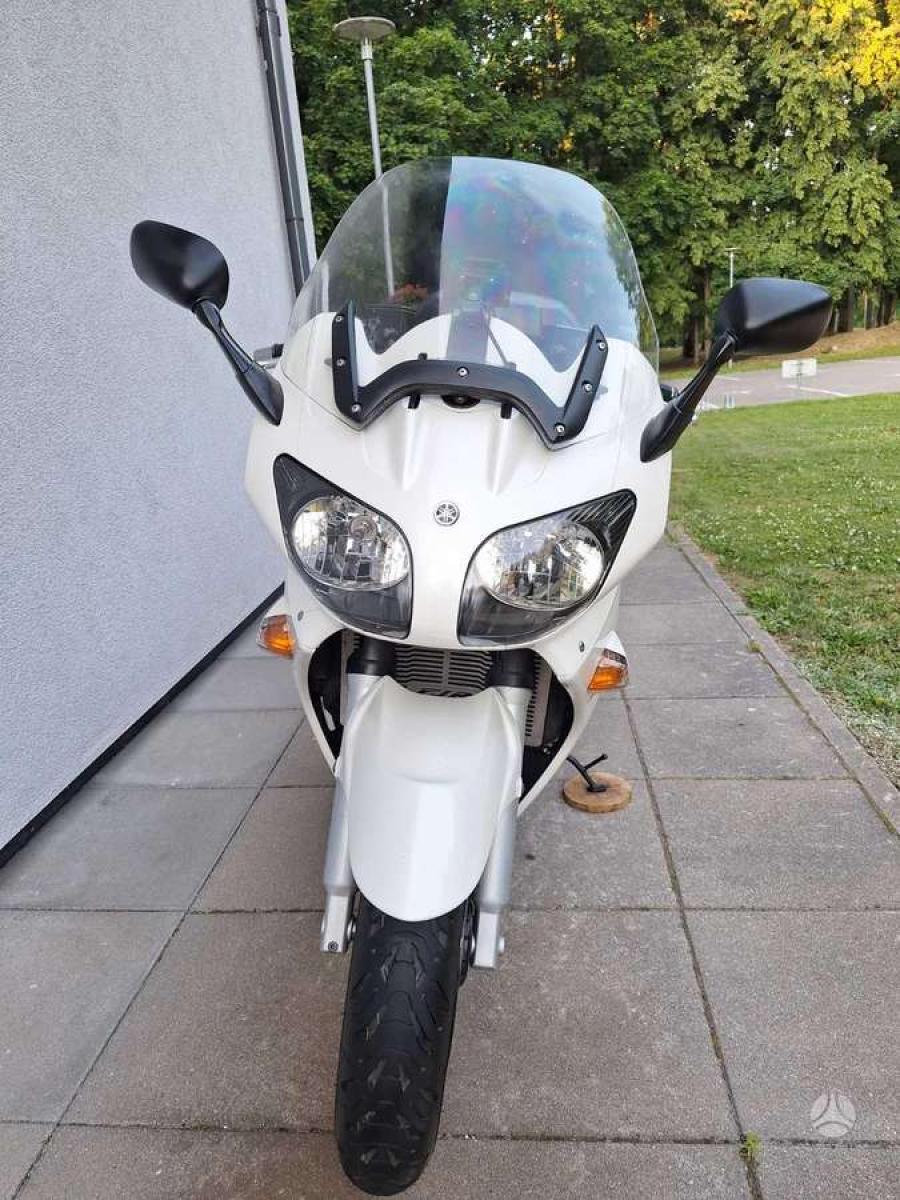 Yamaha FJR 1300 2004 in Prienai, with an engine capacity of 1.30 L and mileage of 49 thousand km for 3450 €, photo 4 on AUTOMOTO.COM.LV