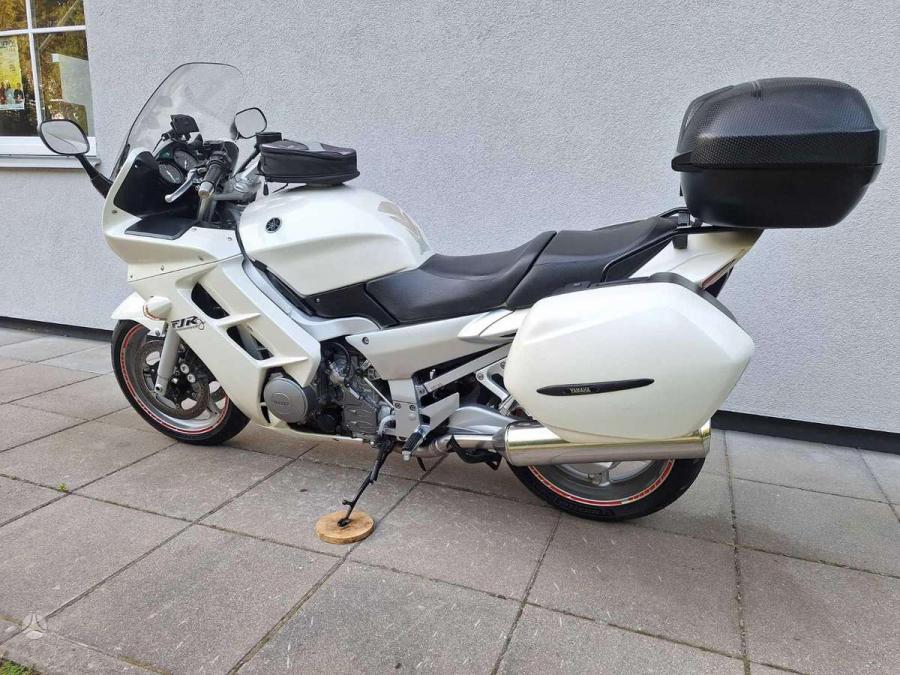 Yamaha FJR 1300 2004 in Prienai, with an engine capacity of 1.30 L and mileage of 49 thousand km for 3450 €, photo 12 on AUTOMOTO.COM.LV