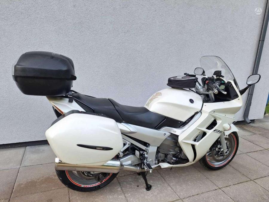 Yamaha FJR 1300 2004 in Prienai, with an engine capacity of 1.30 L and mileage of 49 thousand km for 3450 €, photo 17 on AUTOMOTO.COM.LV