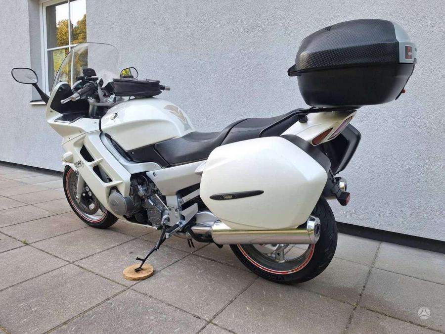 Yamaha FJR 1300 2004 in Prienai, with an engine capacity of 1.30 L and mileage of 49 thousand km for 3450 €, photo 20 on AUTOMOTO.COM.LV