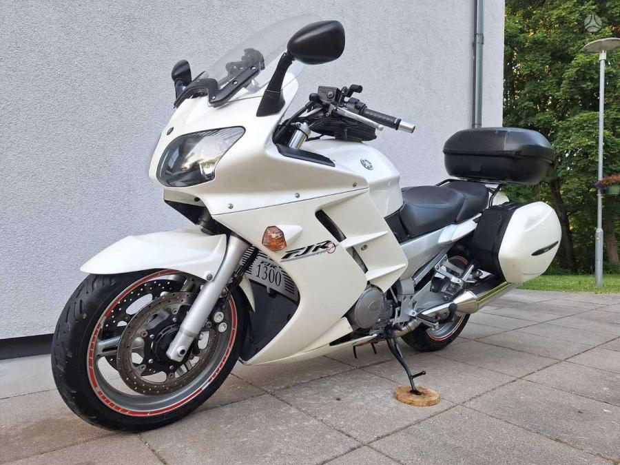 Yamaha FJR 1300 2004 in Prienai, with an engine capacity of 1.30 L and mileage of 49 thousand km for 3450 €, photo 21 on AUTOMOTO.COM.LV