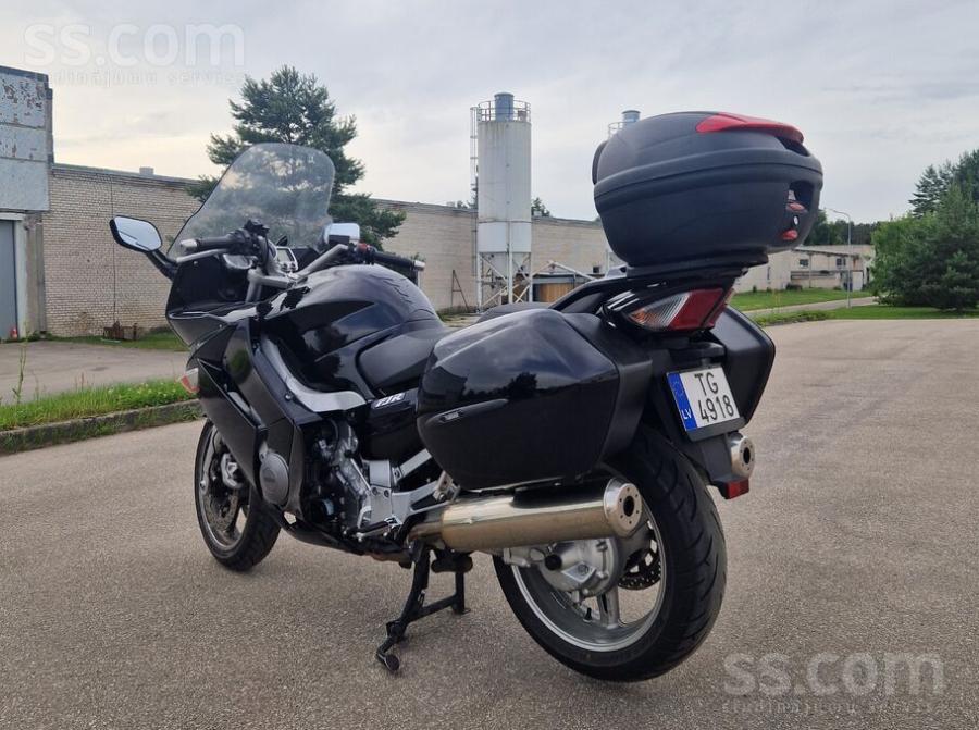 Yamaha FJR 1300 2007 in Ogre, with an engine capacity of 1.30 L and mileage of 0 thousand km for 4300 €, photo 4 on AUTOMOTO.COM.LV