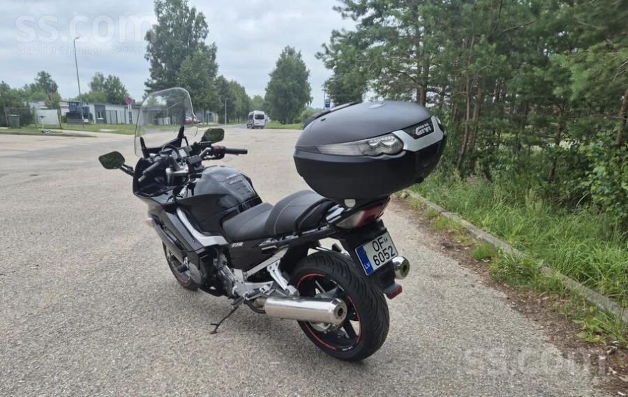 Yamaha FJR 1300 2011 in Ogre, with an engine capacity of 1.30 L and mileage of 0 thousand km for 6000 €, photo 4 on AUTOMOTO.COM.LV