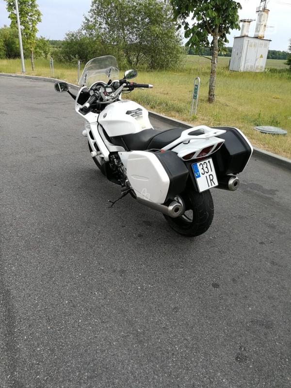 Balts Yamaha FJR 1300 2006 Gargždai, ar dzinēja tilpumu 0.00 L un nobraukumu 130 tūkst. km par 2850 €, foto 2 vietnē AUTOMOTO.COM.LV