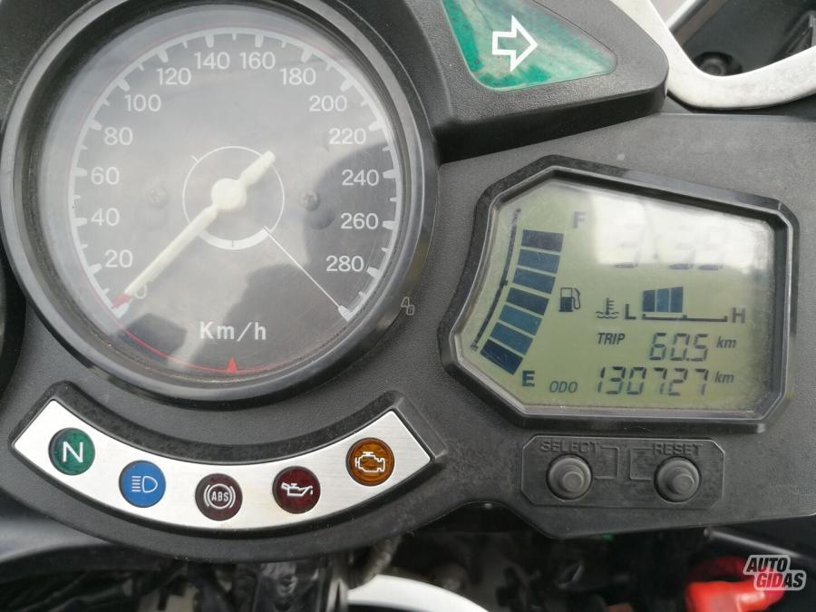 Balts Yamaha FJR 1300 2006 Gargždai, ar dzinēja tilpumu 0.00 L un nobraukumu 130 tūkst. km par 2850 €, foto 9 vietnē AUTOMOTO.COM.LV