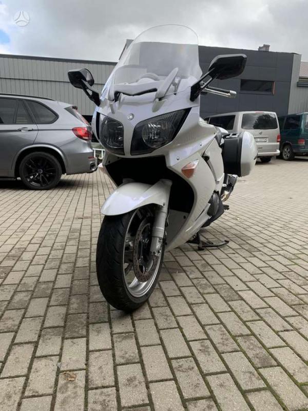 White Yamaha FJR 1300 2012 in Skuodas, with an engine capacity of 1.30 L and mileage of 68 thousand km for 5400 €, photo 3 on AUTOMOTO.COM.LV