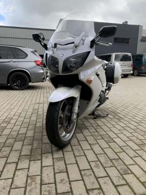 White Yamaha FJR 1300 2012 in Skuodas, with an engine capacity of 1.30 L and mileage of 68 thousand km for 5400 €, photo 3 on AUTOMOTO.COM.LV