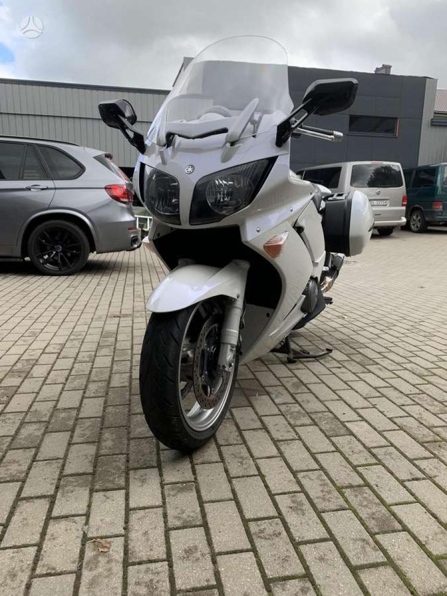 White Yamaha FJR 1300 2012 in Skuodas, with an engine capacity of 1.30 L and mileage of 68 thousand km for 5400 €, photo 3 on AUTOMOTO.COM.LV