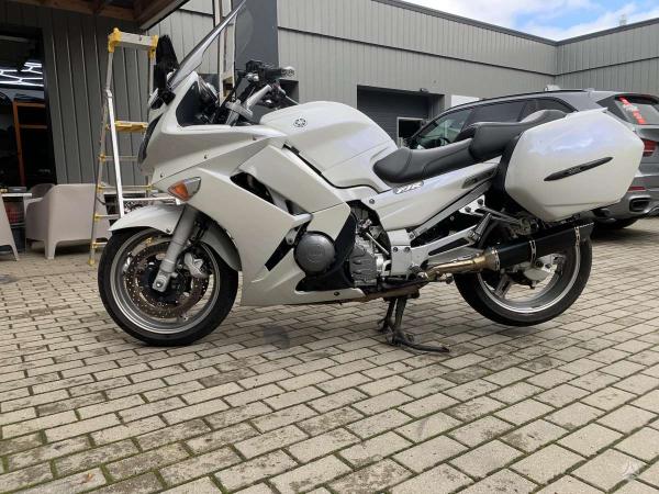 White Yamaha FJR 1300 2012 in Skuodas, with an engine capacity of 1.30 L and mileage of 68 thousand km for 5400 €, photo 4 on AUTOMOTO.COM.LV