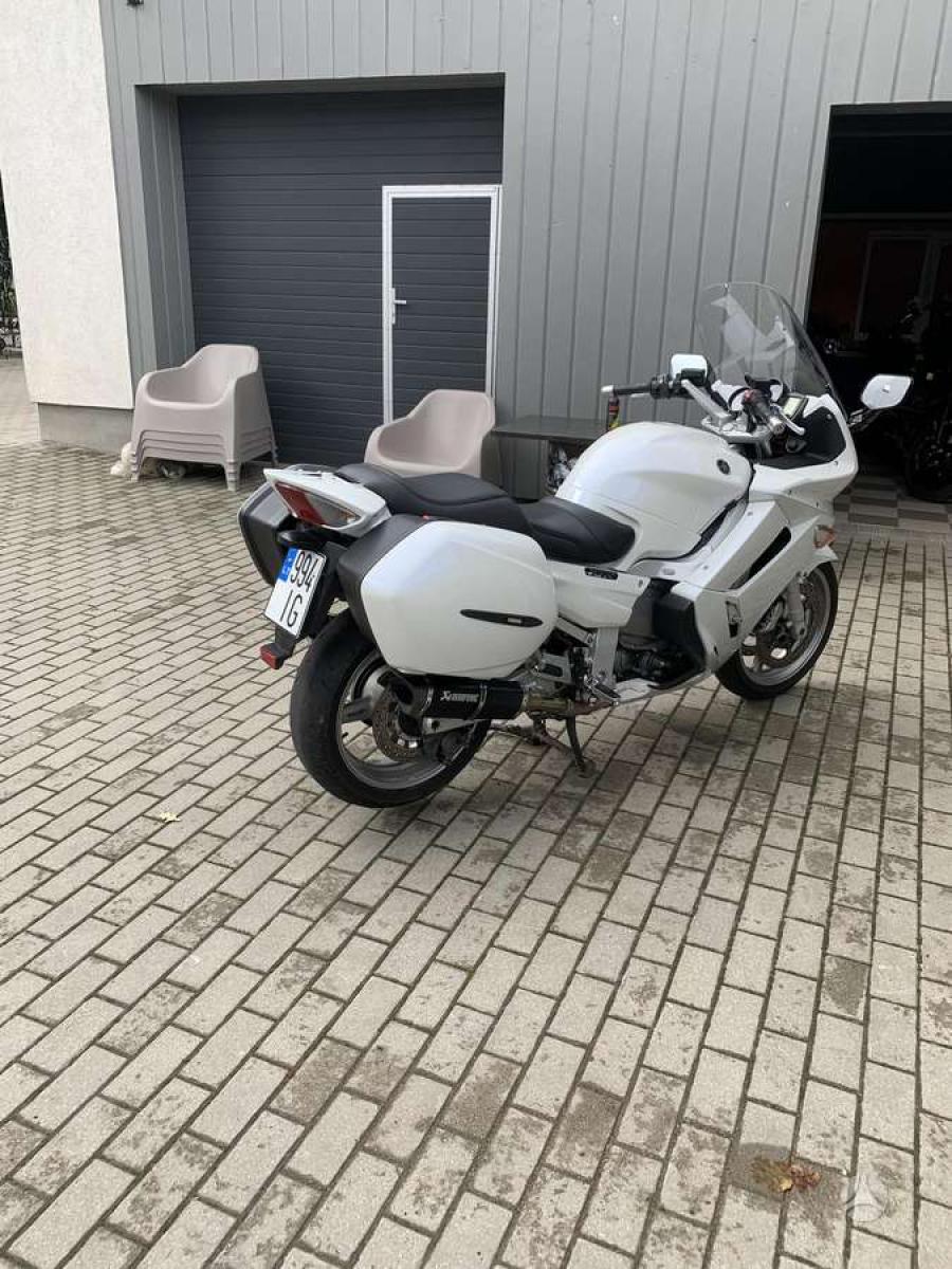White Yamaha FJR 1300 2012 in Skuodas, with an engine capacity of 1.30 L and mileage of 68 thousand km for 5400 €, photo 5 on AUTOMOTO.COM.LV