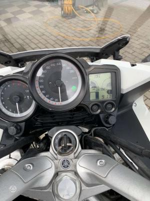 White Yamaha FJR 1300 2012 in Skuodas, with an engine capacity of 1.30 L and mileage of 68 thousand km for 5400 €, photo 6 on AUTOMOTO.COM.LV