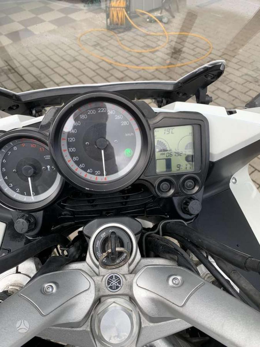 White Yamaha FJR 1300 2012 in Skuodas, with an engine capacity of 1.30 L and mileage of 68 thousand km for 5400 €, photo 6 on AUTOMOTO.COM.LV