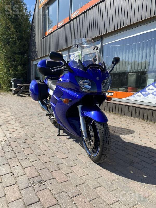 Yamaha FJR 2001 in Bauska on AUTOMOTO.COM.LV Yamaha FJR 2001 in Bauska, with an engine capacity of 1.30 L and mileage of 0 thousand km for 4100 €, photo 1 on AUTOMOTO.COM.LV