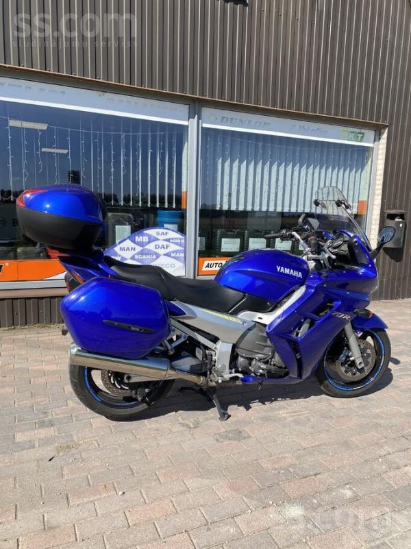 Yamaha FJR 2001 in Bauska on AUTOMOTO.COM.LV Yamaha FJR 2001 in Bauska, with an engine capacity of 1.30 L and mileage of 0 thousand km for 4100 €, photo 4 on AUTOMOTO.COM.LV