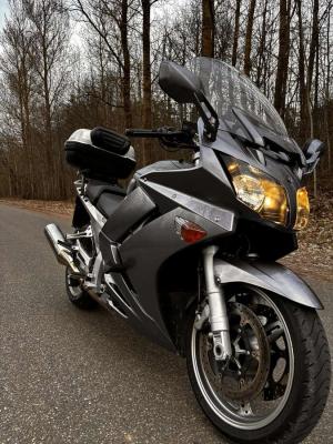 Yamaha FJR 2008 Kauņa, ar dzinēja tilpumu 1.30 L un nobraukumu 130 tūkst. km par 4500 €, foto  vietnē AUTOMOTO.COM.LV