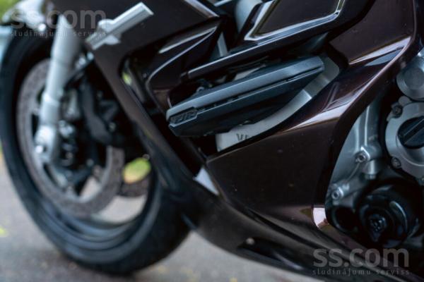 Yamaha FJR 2015 Cēsis, ar dzinēja tilpumu 1.30 L un nobraukumu 0 tūkst. km par 9800 €, foto 6 vietnē AUTOMOTO.COM.LV