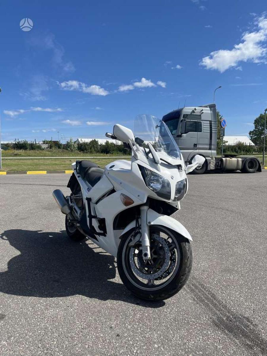White Yamaha FJR 2012 in Klaipeda, with an engine capacity of 1.30 L and mileage of 62 thousand km for 4600 €, photo 5 on AUTOMOTO.COM.LV
