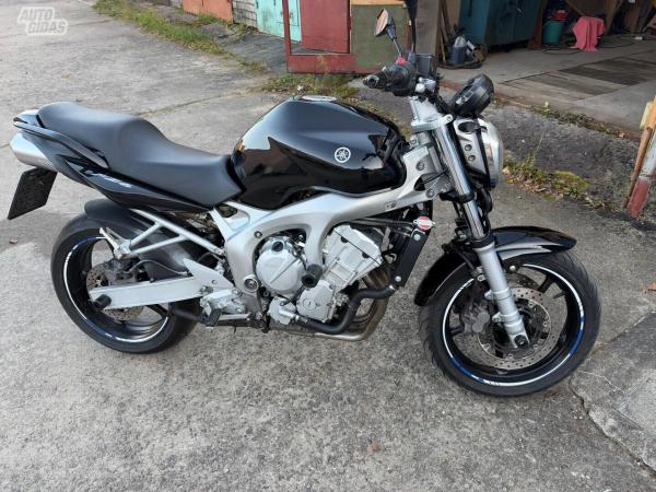 Melns Yamaha FZ 6 2003 Visaginas, ar dzinēja tilpumu 0.60 L un nobraukumu 43 tūkst. km par 1850 €, foto 1 vietnē AUTOMOTO.COM.LV