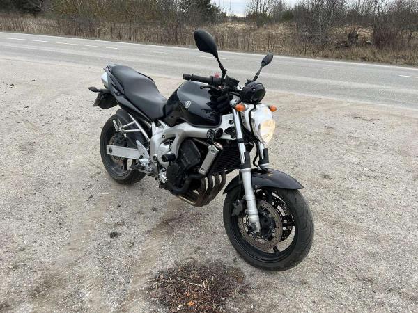 Black Yamaha FZ 6 2004 in Vilnius, with an engine capacity of 0.60 L and mileage of 66 thousand km for 1800 €, photo 2 on AUTOMOTO.COM.LV