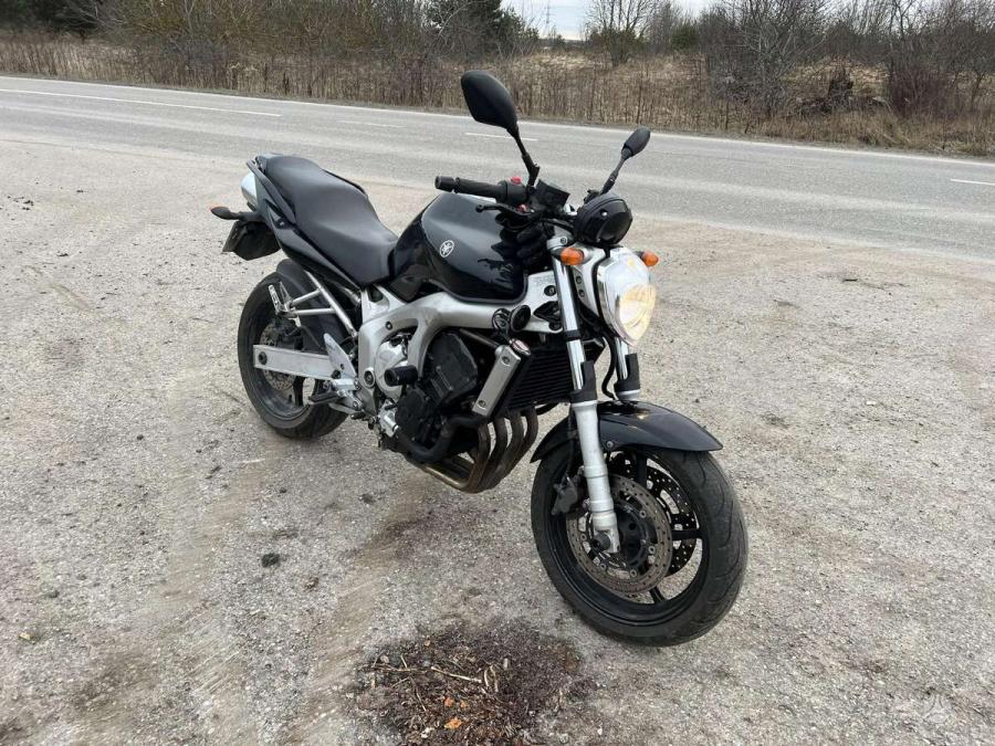 Черный Ямаха FZ 6 2004 в Вильнюс, объемом двигателя 0.60 л и пробегом 66 тыс. км за 1800 €, фото 2 на AUTOMOTO.COM.LV