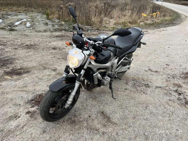 Black Yamaha FZ 6 2004 in Vilnius, with an engine capacity of 0.60 L and mileage of 66 thousand km for 1800 €, photo 5 on AUTOMOTO.COM.LV