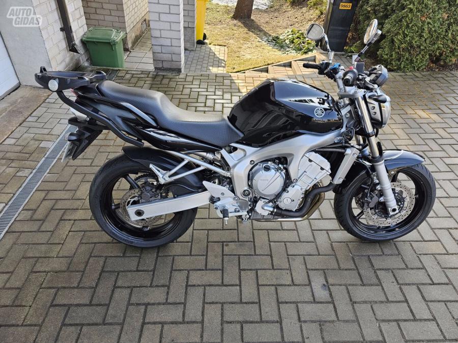 Melns Yamaha FZ 6 2004 Utena, ar dzinēja tilpumu 0.60 L un nobraukumu 48 tūkst. km par 2650 €, foto 2 vietnē AUTOMOTO.COM.LV